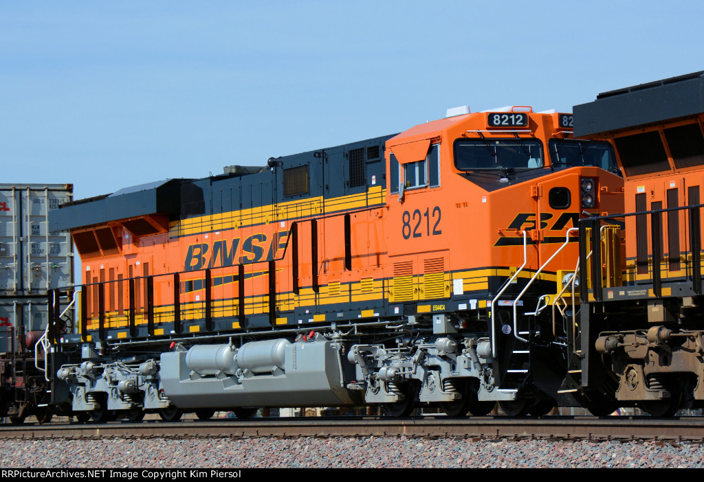 BNSF 8212